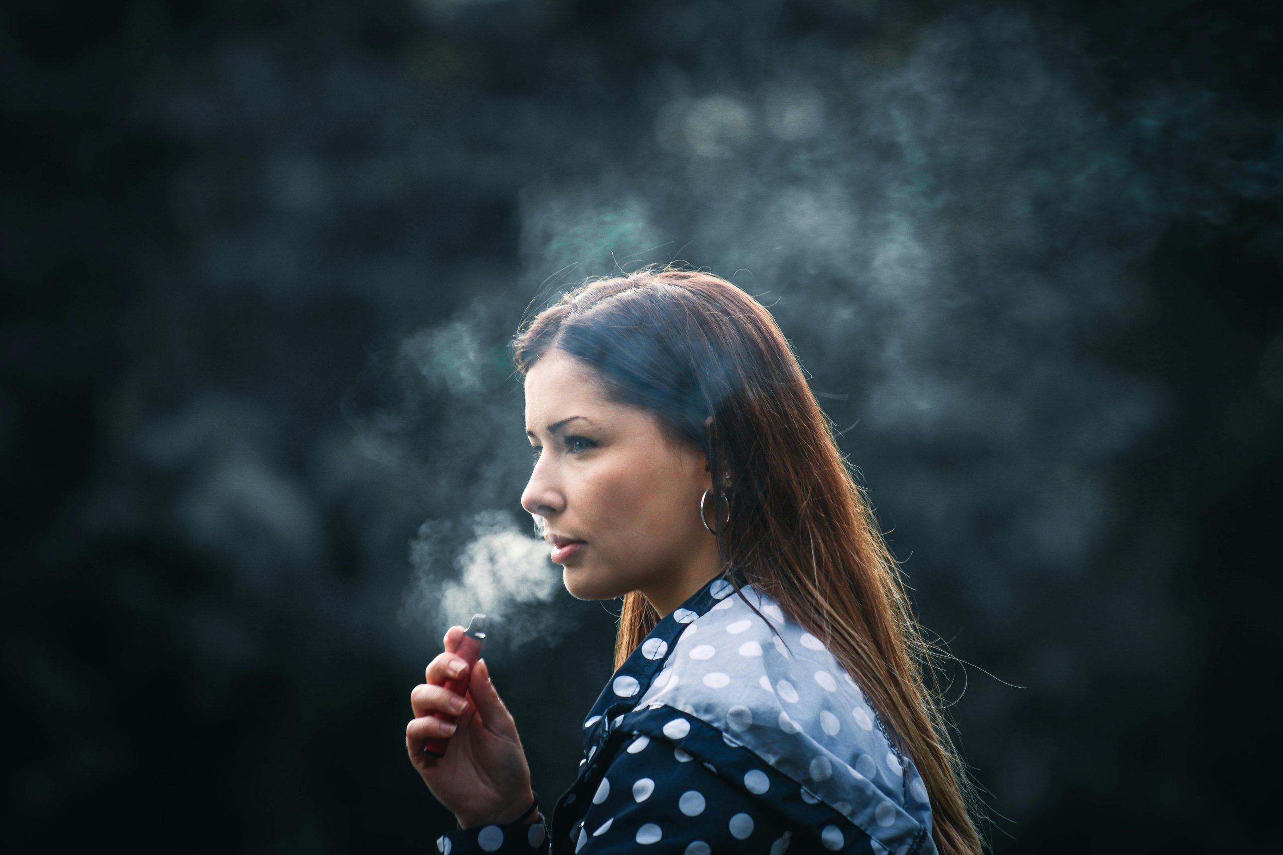 Factores psicológicos que influyen en el vapeo en adultos
